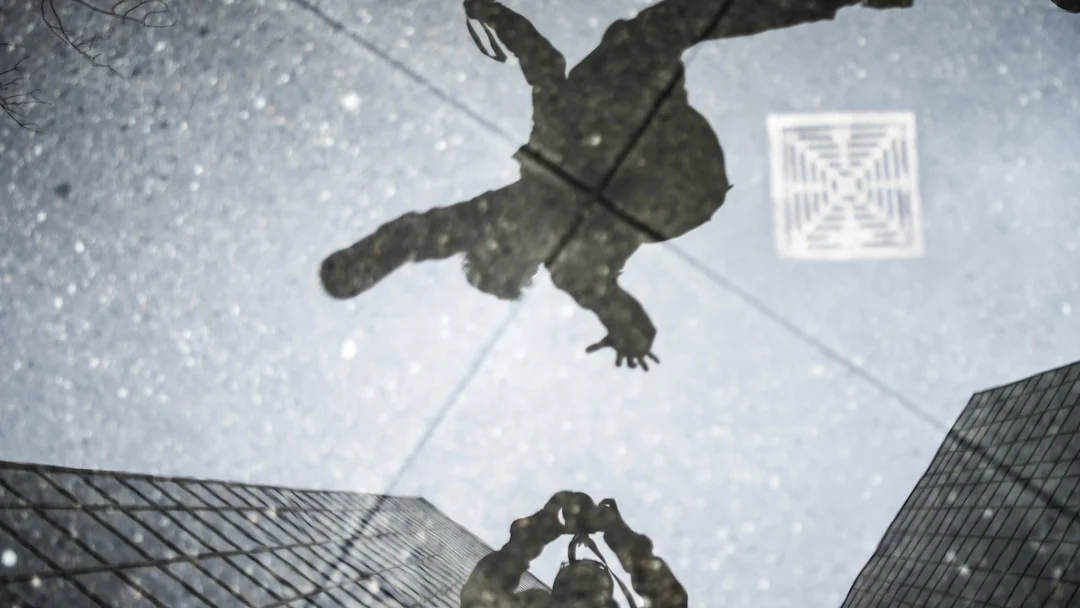 Levitation Photography: Making Subjects Float in Mid-Air | Icon ...